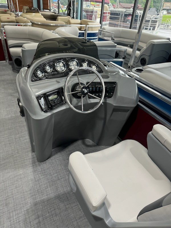 22’ Challenger Series Pontoon 2225CS - New Boats In Stock